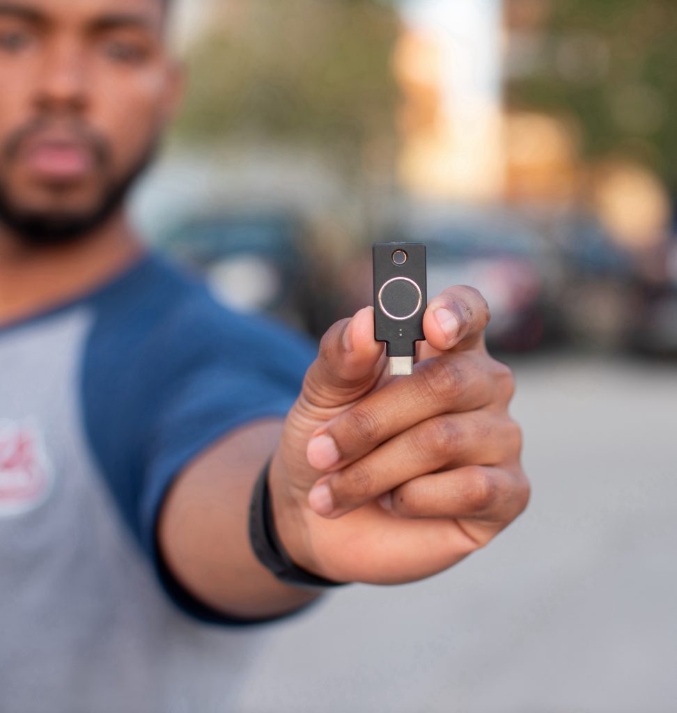 Yubico launches first YubiKeys with biometric authentication – Smart ...